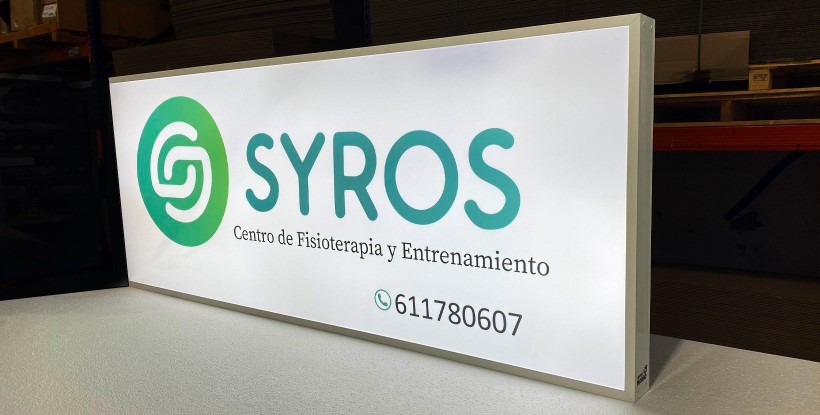 Rotulo con luz Led delgado