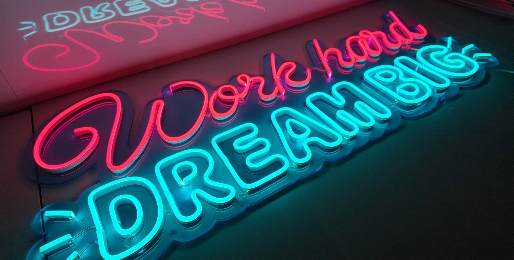 Neón Work Hard Dream Big | Neon flex con frase