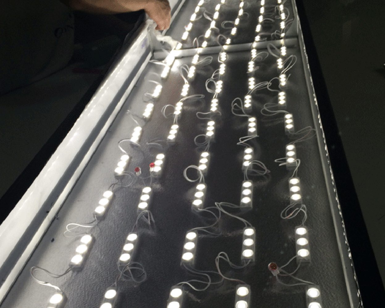 ¿Pastillas led o tubos fluorescentes en rotulación?