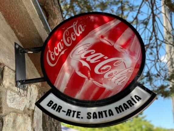 Cómo esponsorizar el rótulo de un bar o restaurante. [Explicado bien]