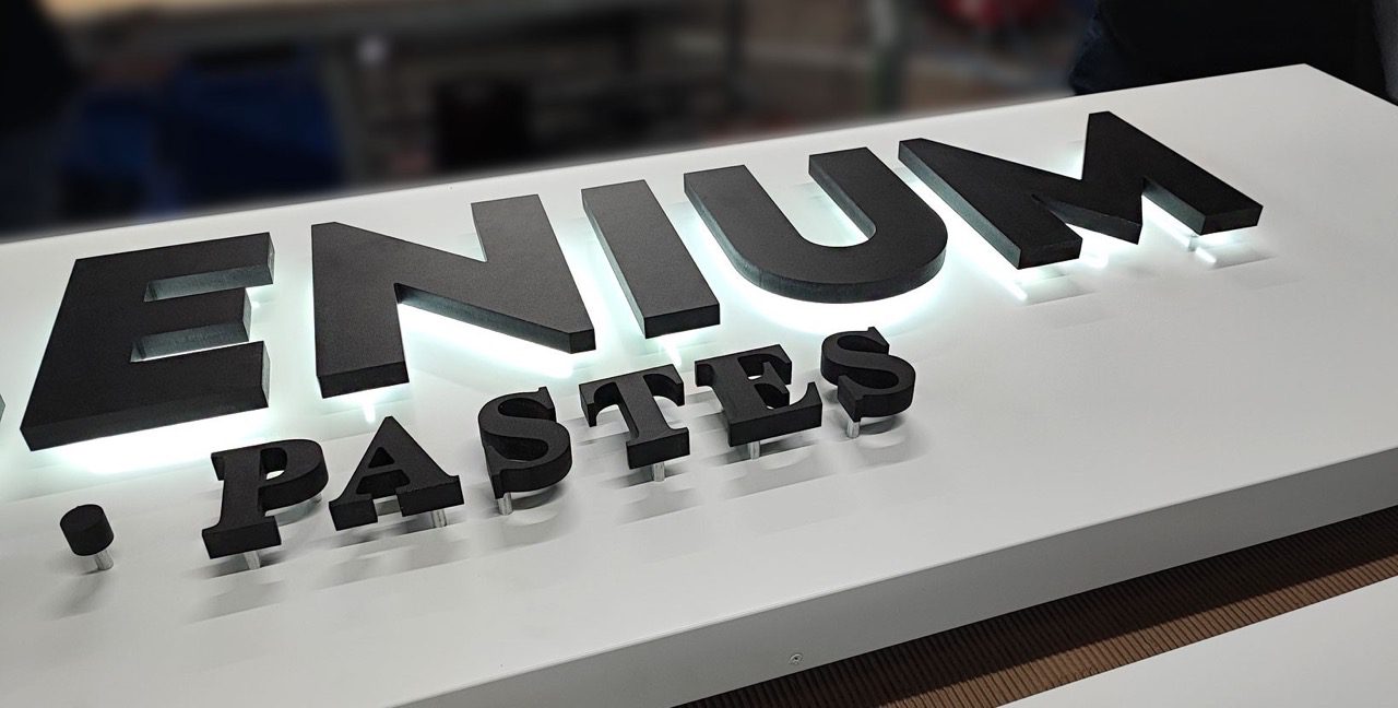 10 ideas de rótulos y letreros que elevarán tu marca